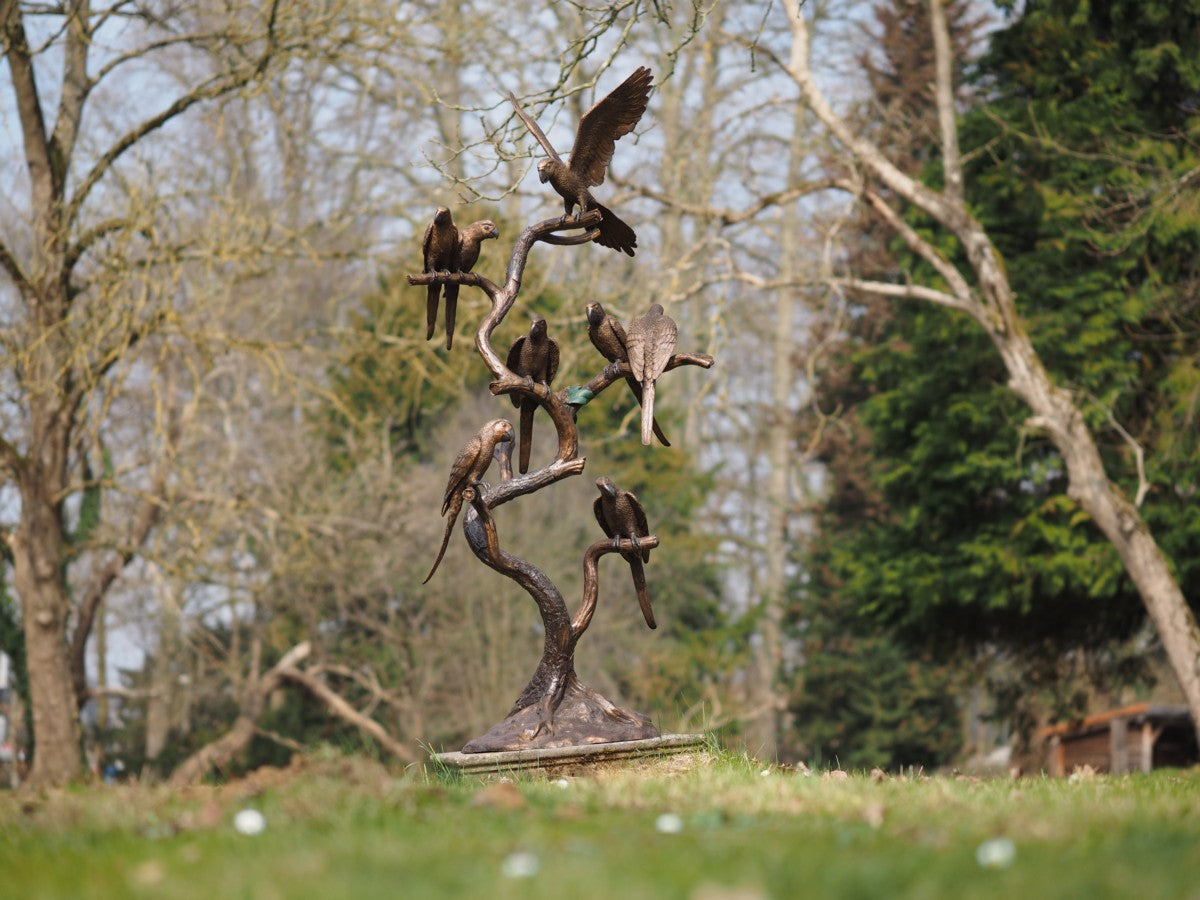 Bronze sculpture of 8 parrots on a tree trunk, 165x45x75cm | Doika